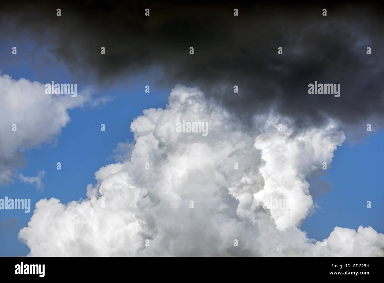 Cumulus congestus und cumulonimbus calvus -Fotos und -Bildmaterial in hoher Auflösung – Alamy