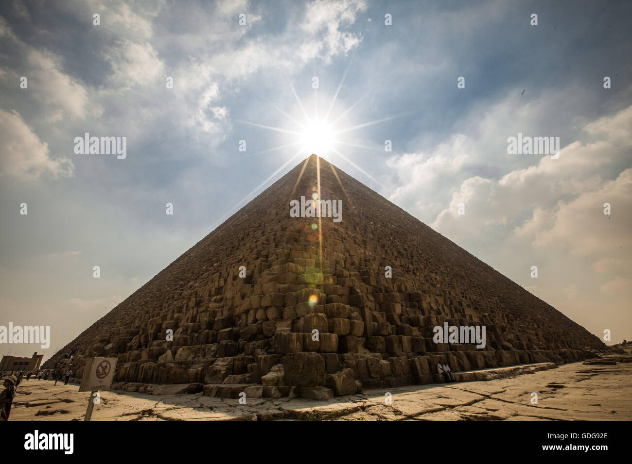 Die große Pyramide von Giza Pyramiden die älteste und größte der drei ...