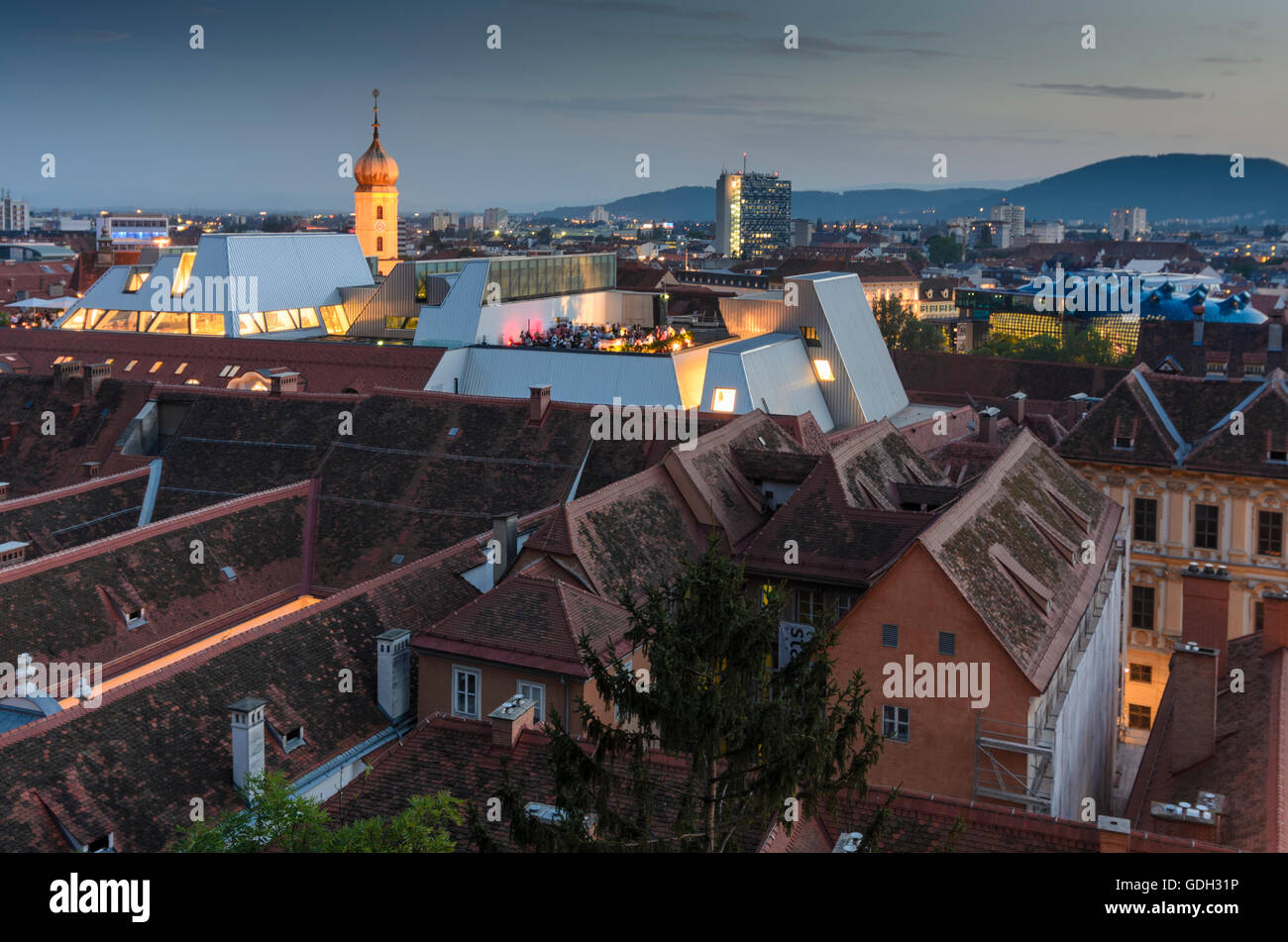 Graz: Altstadt mit der Franziskanerkirche, eine kulturelle ...