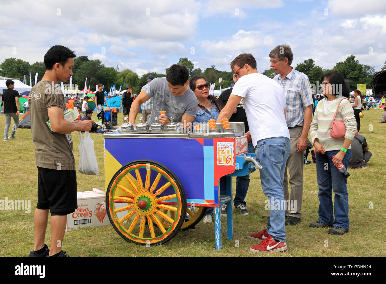 Traditionelle Eiswagen. Barrio Fiesta sa London 2016. 16. und 17. Juli ...