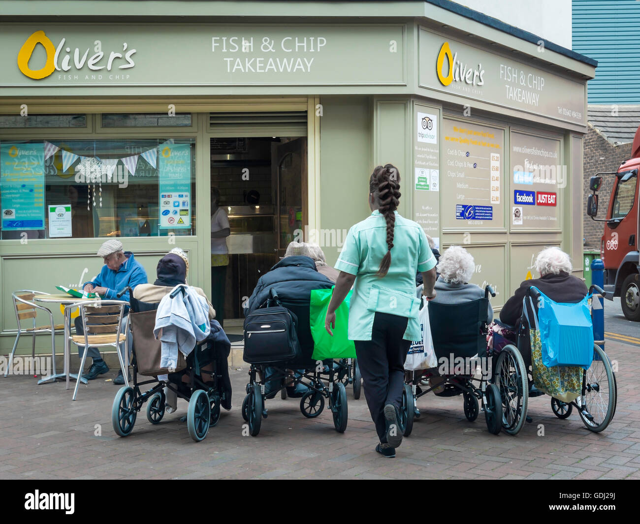 Olivers fish and chips zum mitnehmen -Fotos und -Bildmaterial in hoher ...