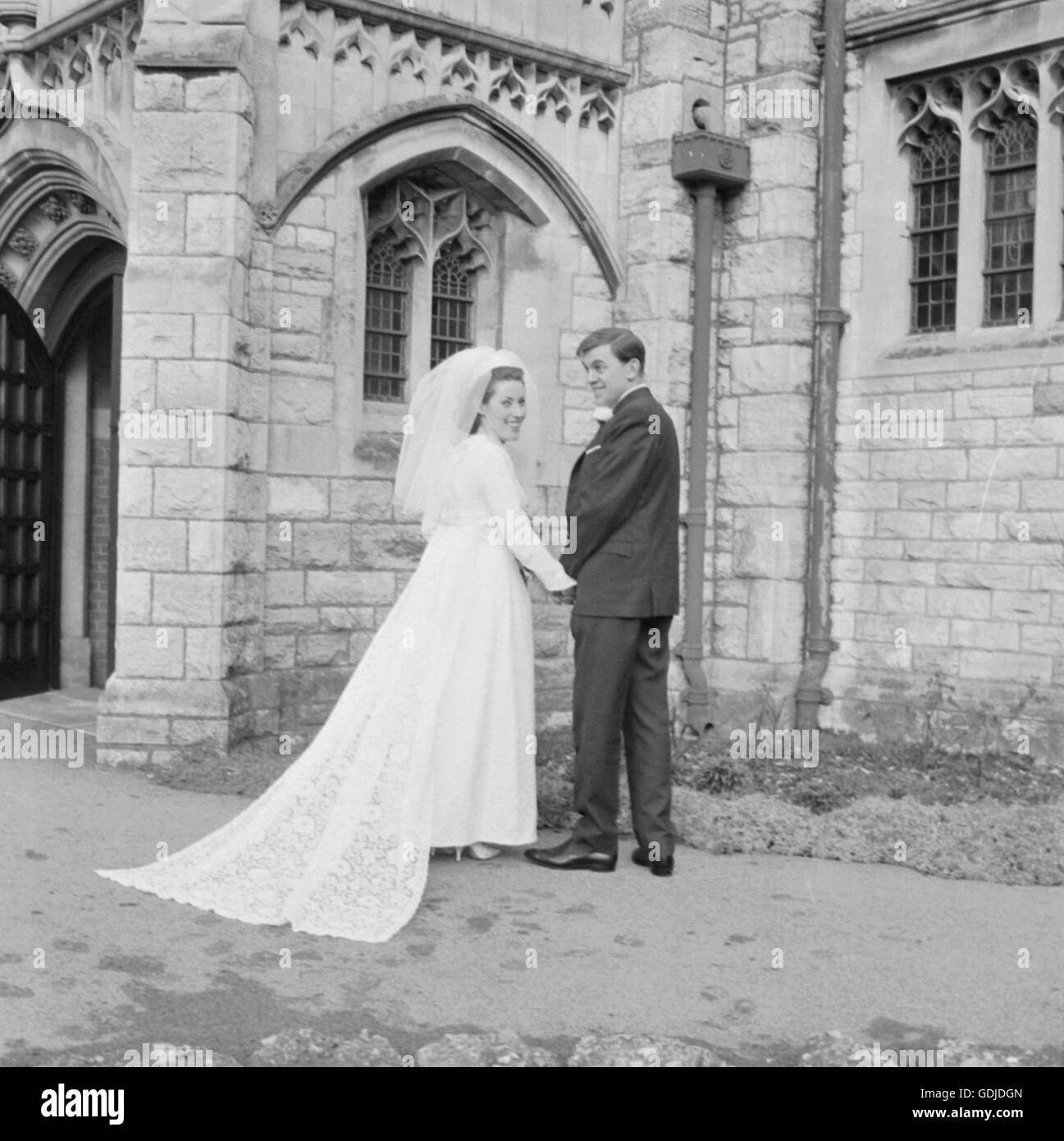 Hochzeit brautkleid schleier zug -Fotos und -Bildmaterial in hoher ...