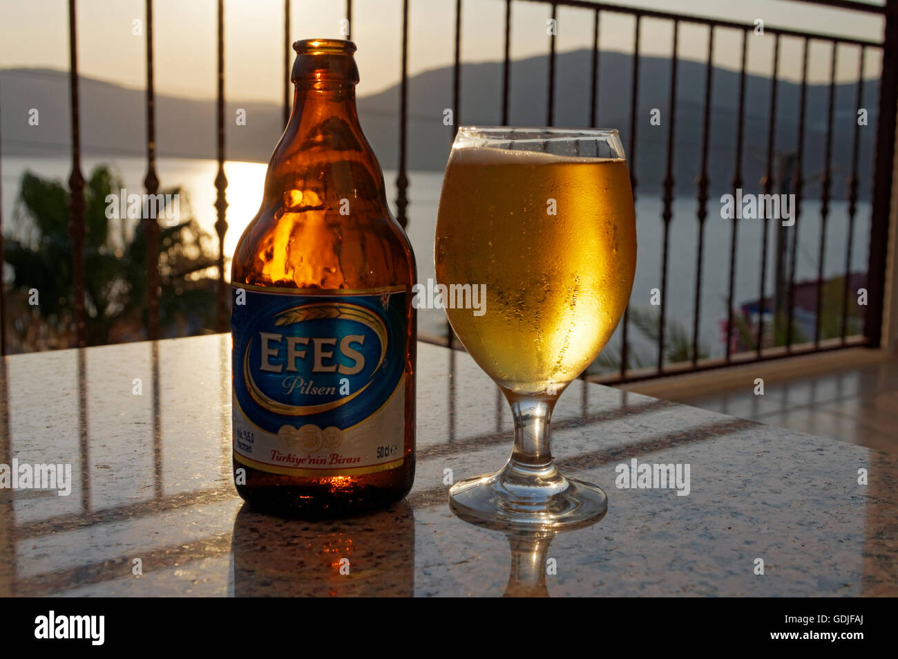 Efes bier -Fotos und -Bildmaterial in hoher Auflösung – Alamy