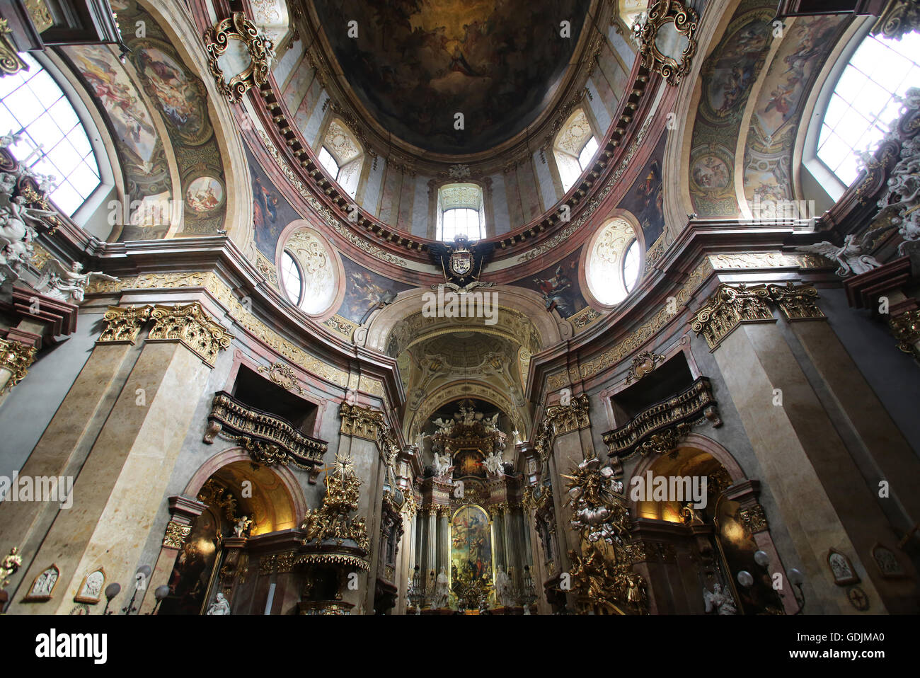 Altar peterskirche vienna austria -Fotos und -Bildmaterial in hoher ...