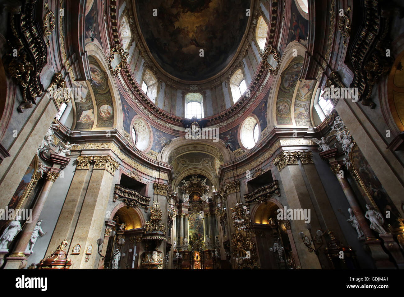 Altar peterskirche vienna austria -Fotos und -Bildmaterial in hoher ...