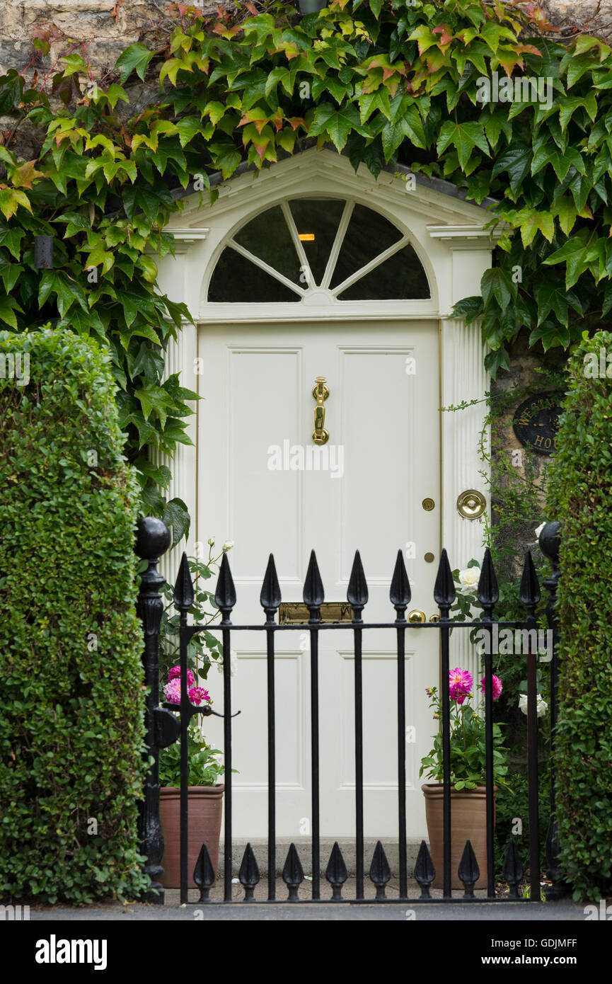 Symmetrisches tordesign -Fotos und -Bildmaterial in hoher Auflösung – Alamy