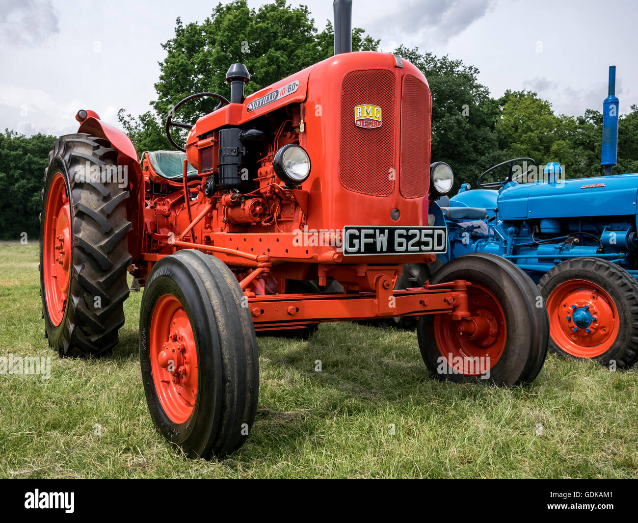 Jahrgang nuffield traktor -Fotos und -Bildmaterial in hoher Auflösung ...
