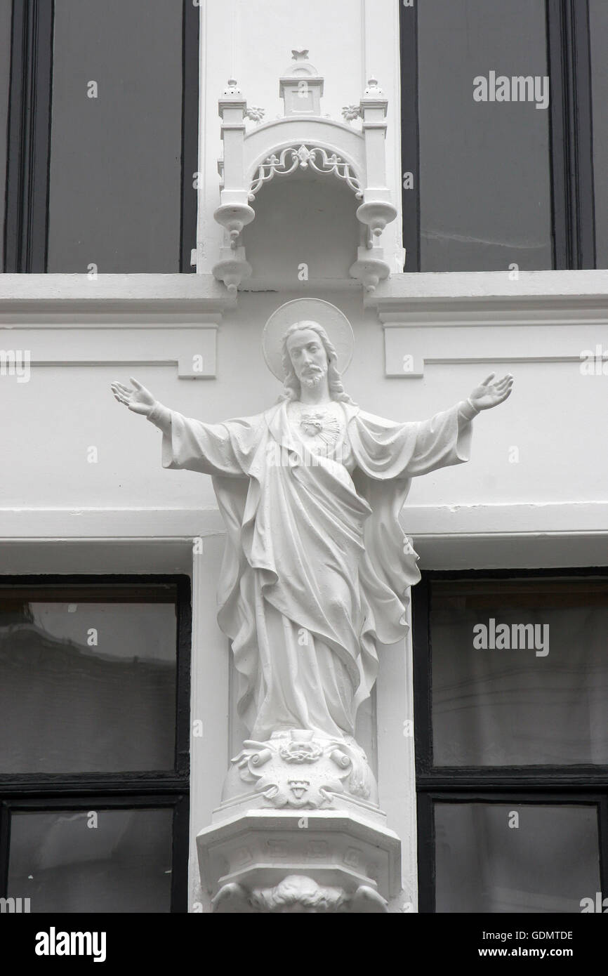 Kathedrale von jesus herz -Fotos und -Bildmaterial in hoher Auflösung – Alamy
