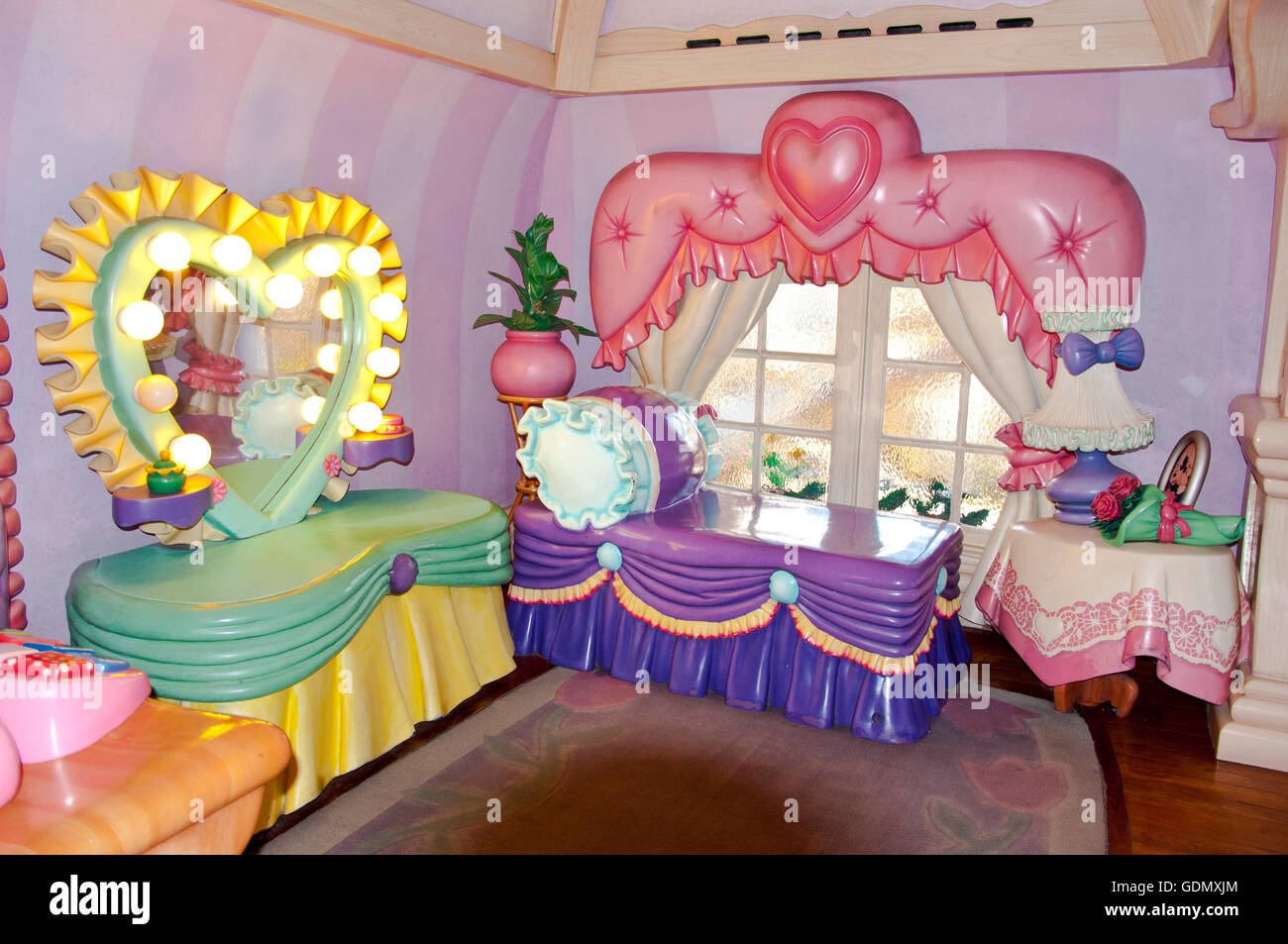 Mickey mouse house disneyland amusement -Fotos und -Bildmaterial in ...