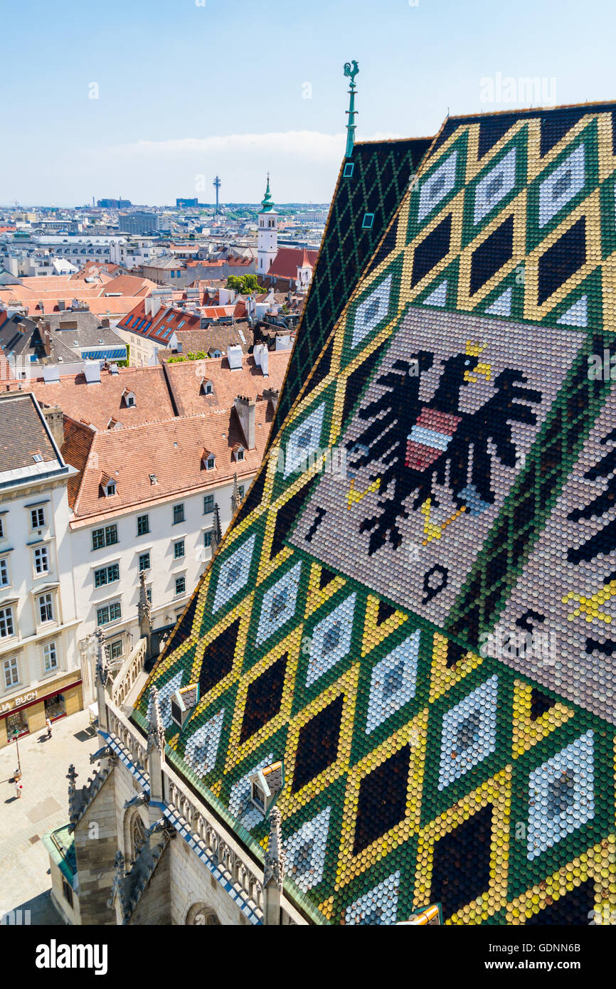 Panorama aus Nord-Turm und Dachziegel der Stephansplatz, Stephansdom ...