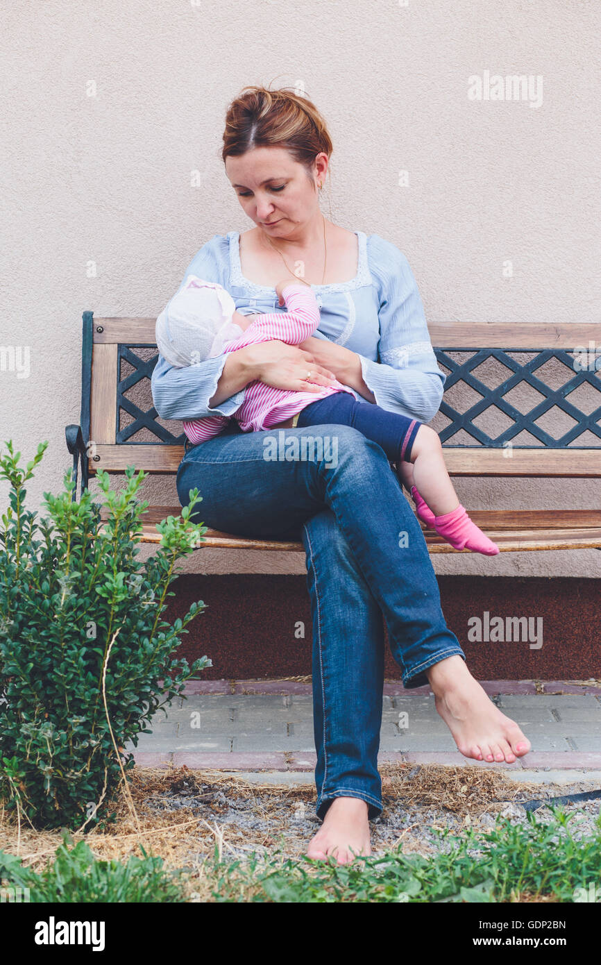 Stillen mutter -Fotos und -Bildmaterial in hoher Auflösung – Alamy