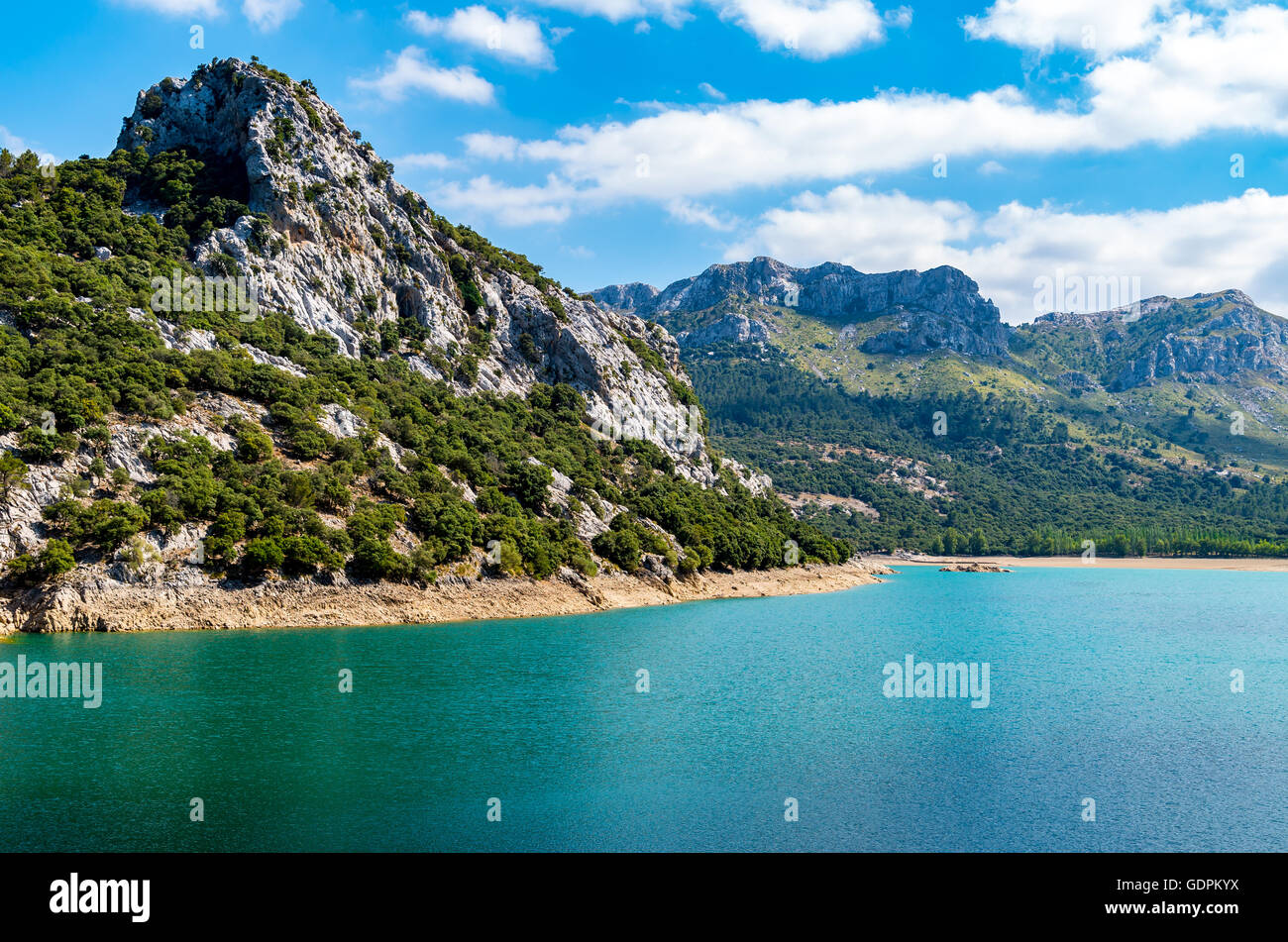 Schöner bergsee -Fotos und -Bildmaterial in hoher Auflösung – Alamy