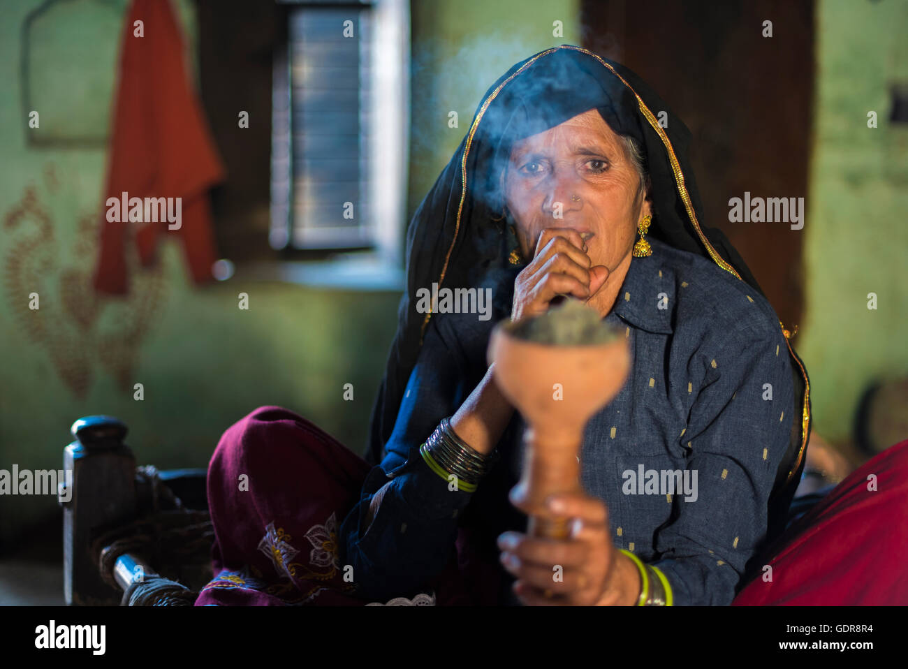 Hukah pfeife -Fotos und -Bildmaterial in hoher Auflösung – Alamy