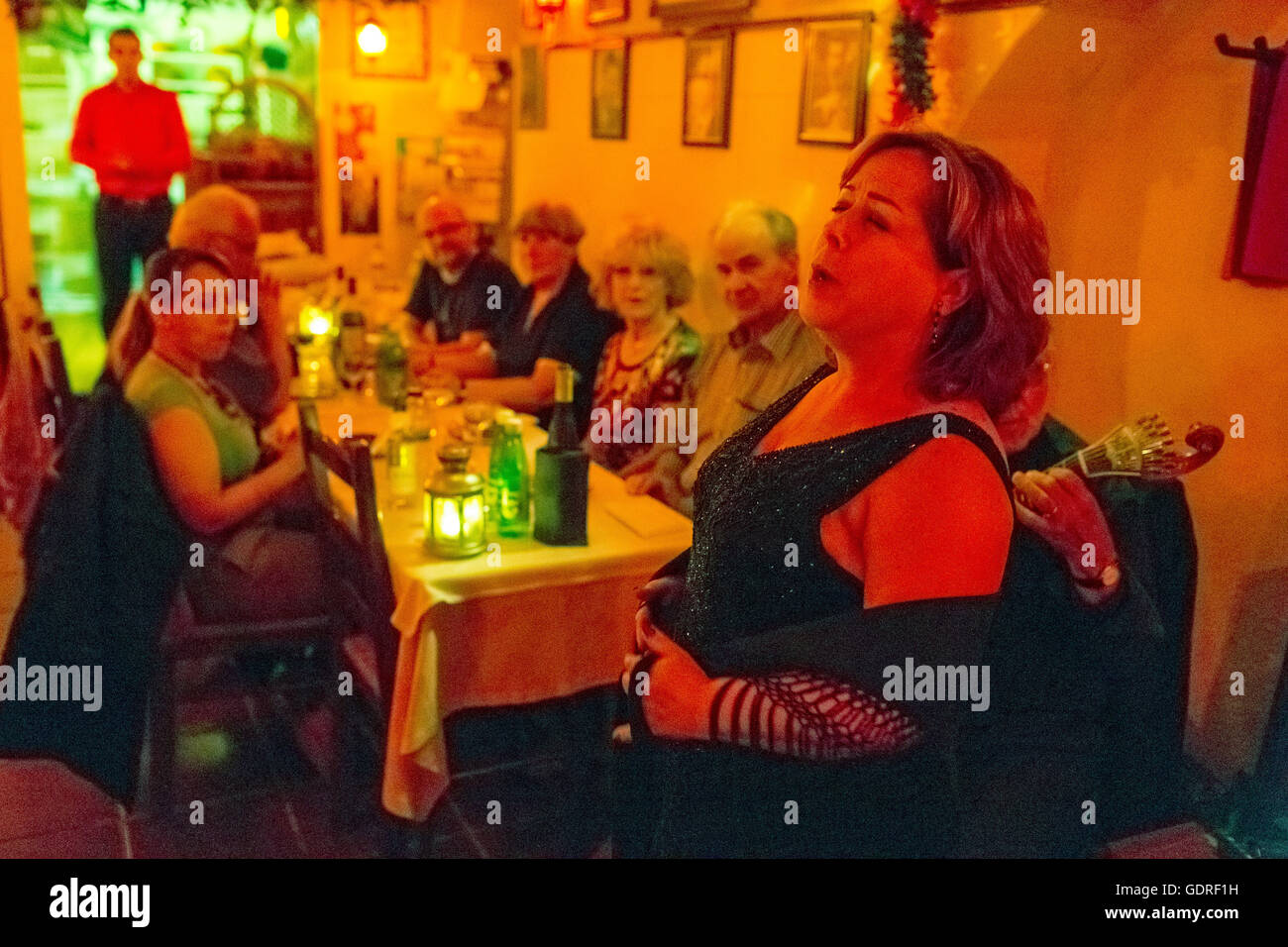 Fado bar in der stadt lissabon -Fotos und -Bildmaterial in hoher ...