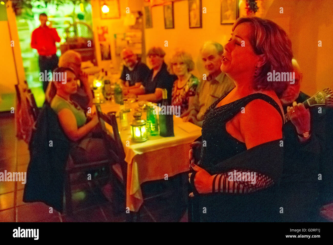 Fado bar in der stadt lissabon -Fotos und -Bildmaterial in hoher ...