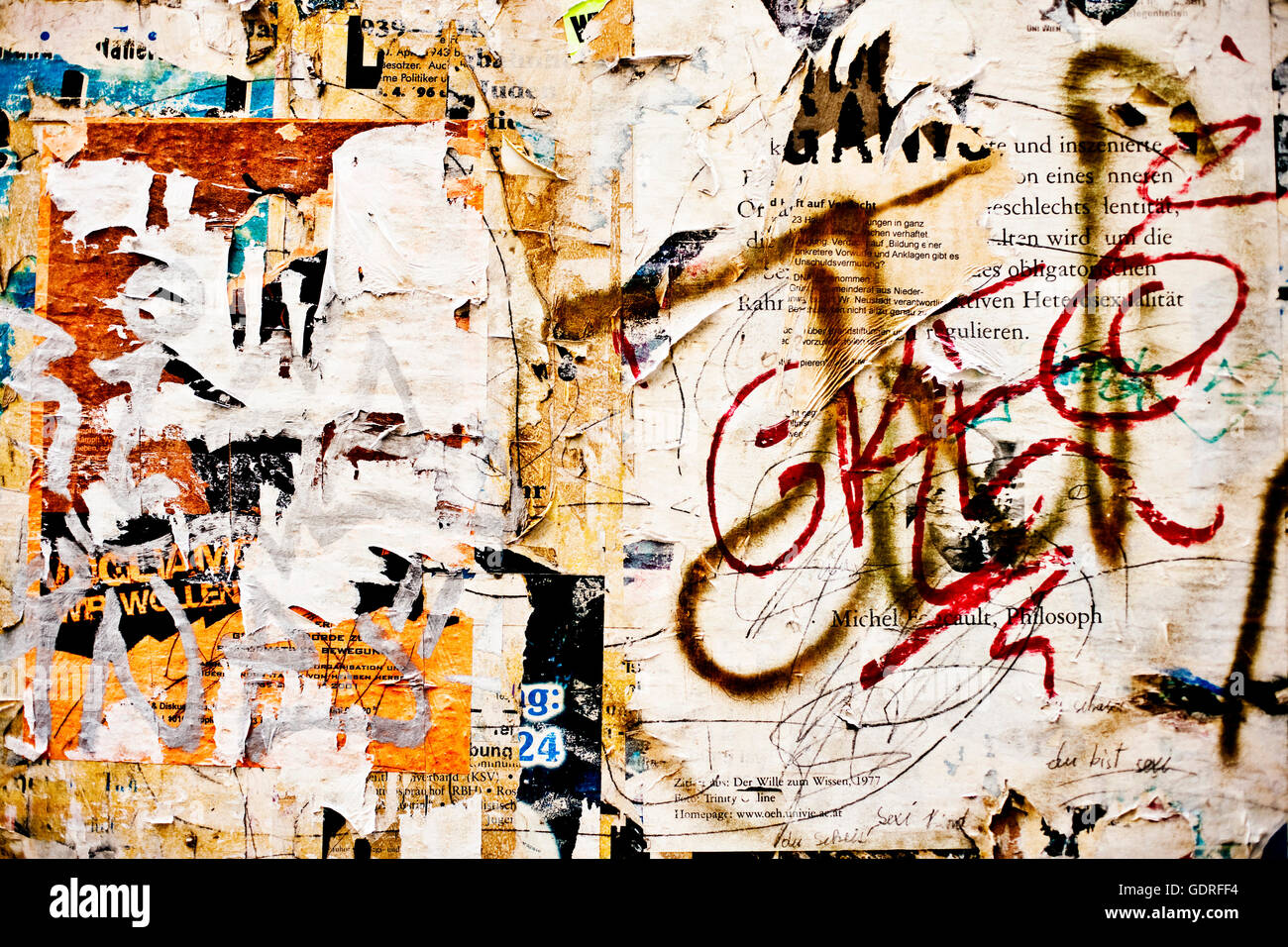 Zerrissenes plakat plakat -Fotos und -Bildmaterial in hoher Auflösung ...