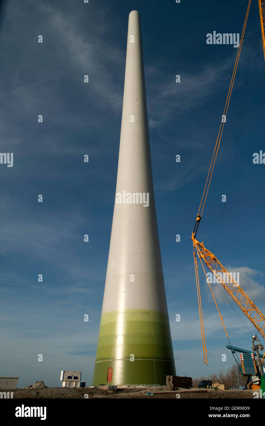 Turm einer Windkraftanlage wird im Bau Stockfotografie - Alamy