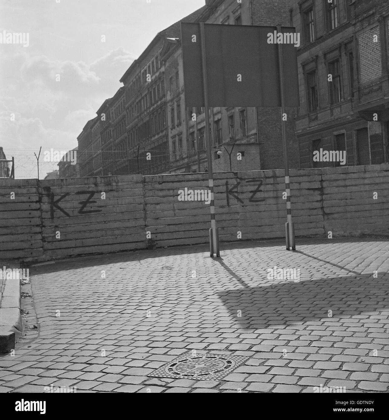 1964 berliner mauer -Fotos und -Bildmaterial in hoher Auflösung – Alamy