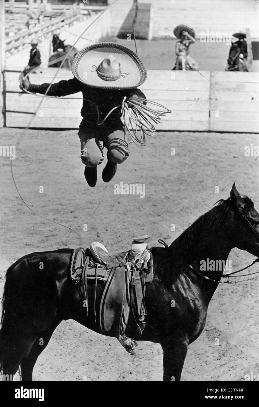 Mexican charro saddle -Fotos und -Bildmaterial in hoher Auflösung – Alamy