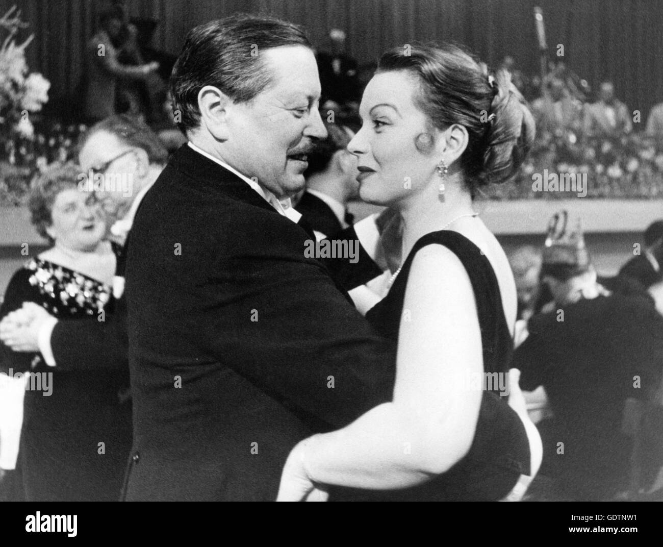 Paul Dahlke Tänze mit seiner Frau Elfi Gerhard Stockfotografie - Alamy