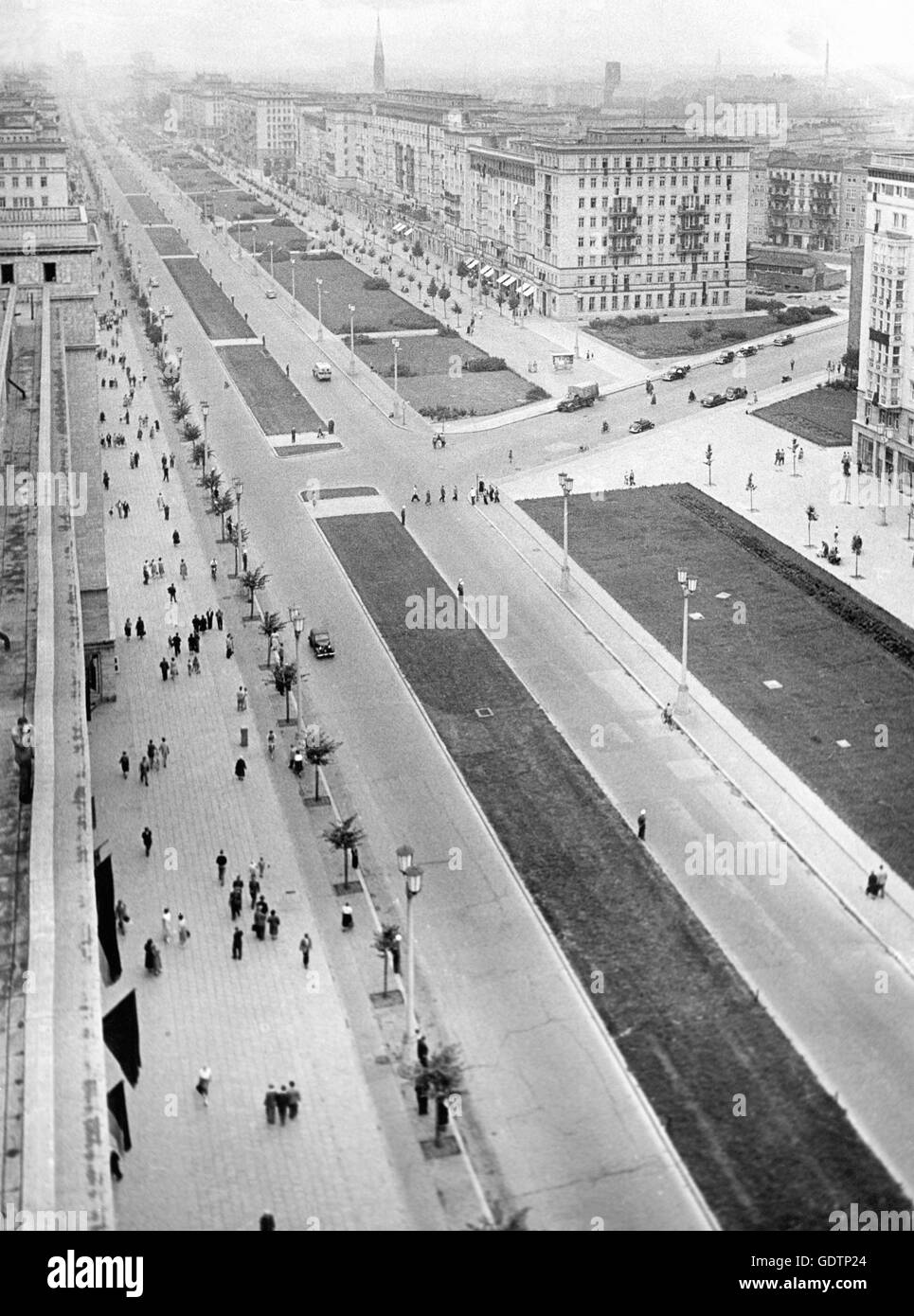 Stalinallee in Ost-Berlin Stockfotografie - Alamy