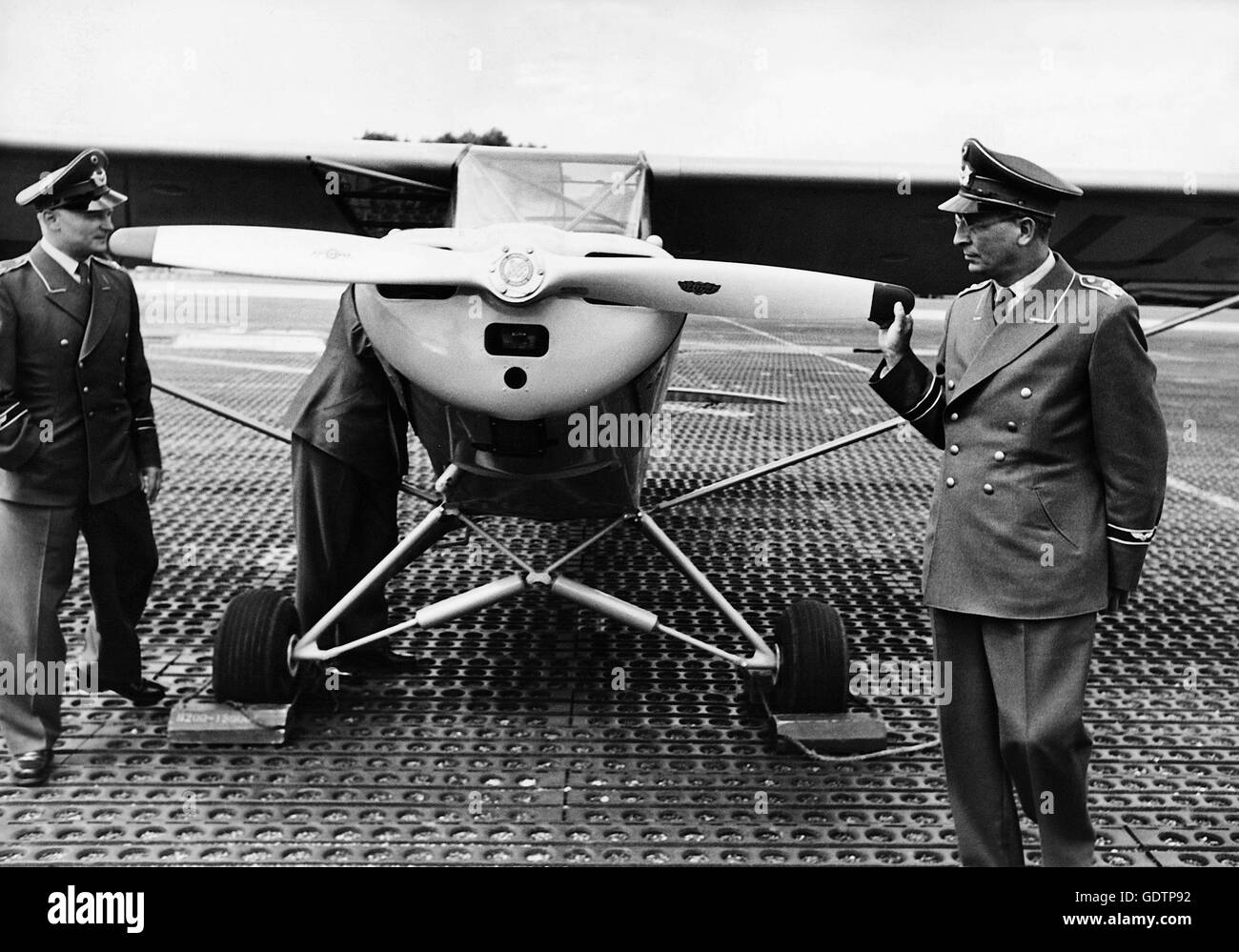 Bundeswehr Officer Stockfotos & Bundeswehr Officer Bilder - Alamy