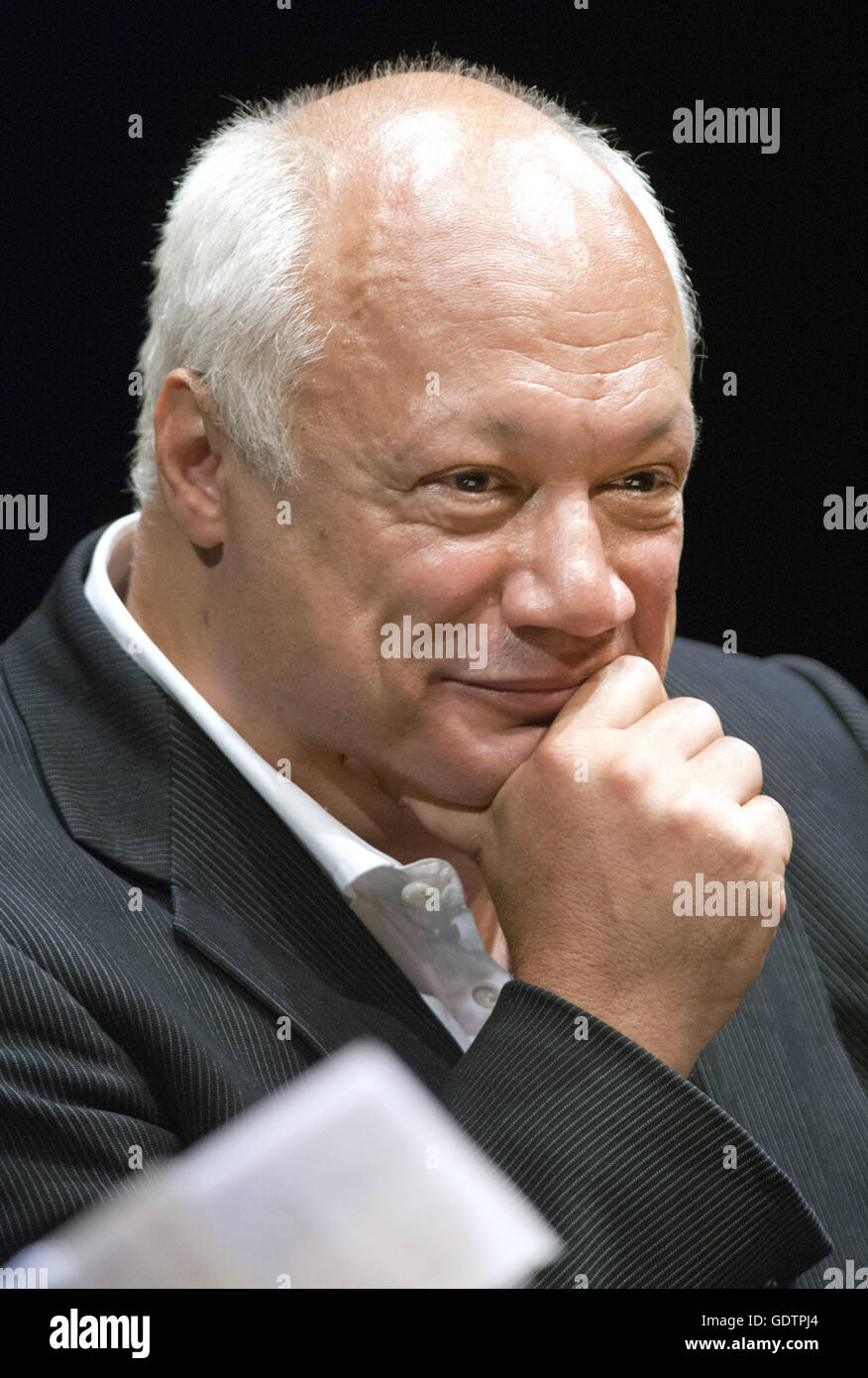 Eric Emmanuel Schmitt Stockfotos und -bilder Kaufen - Alamy