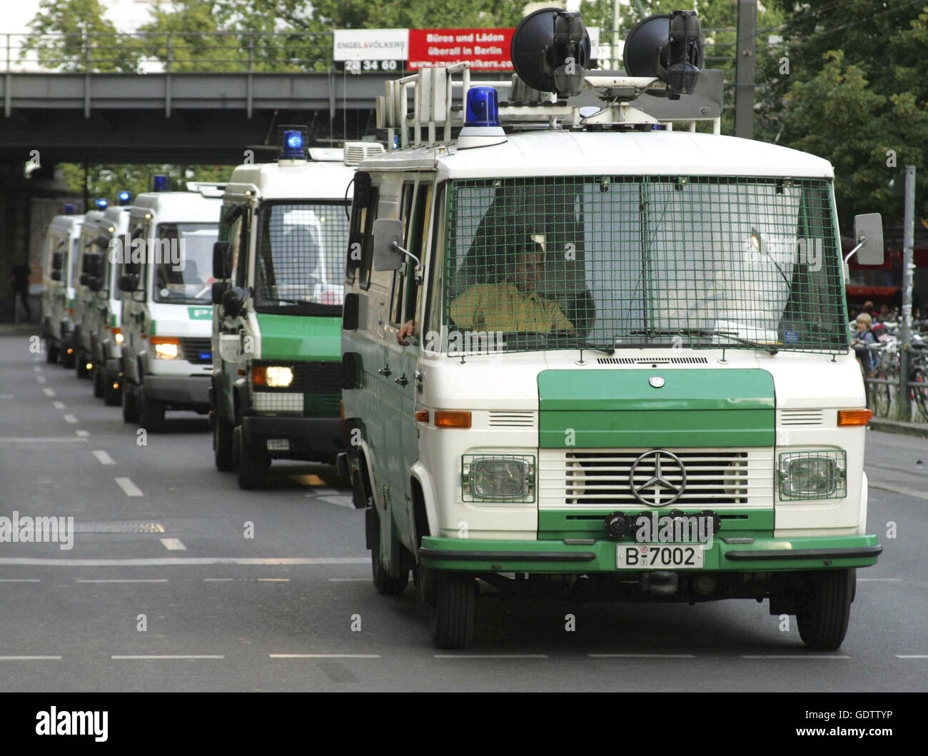 Polizeifahrzeuge berlin -Fotos und -Bildmaterial in hoher Auflösung – Alamy