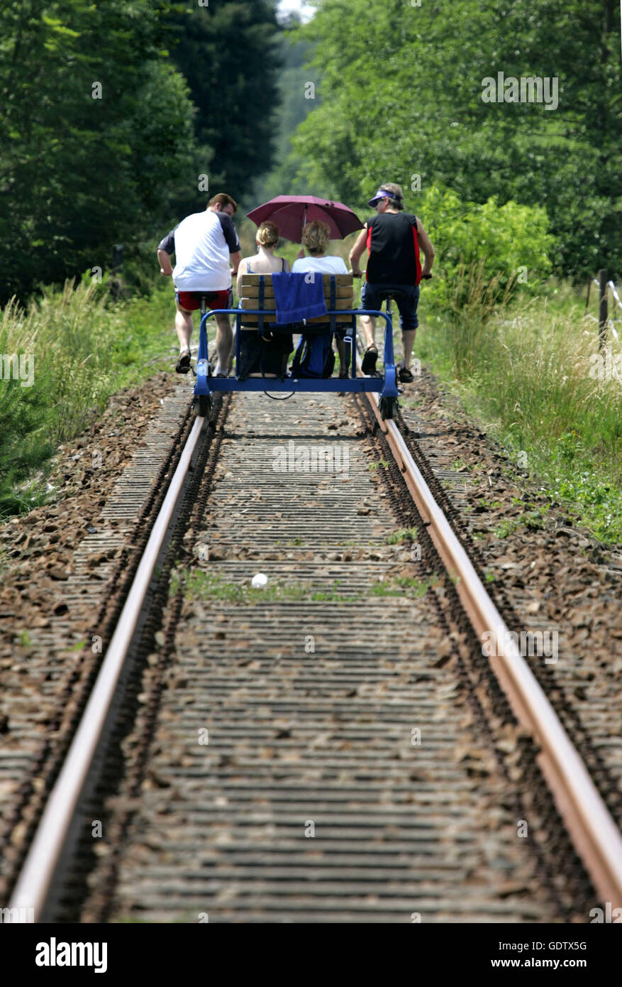 Draisine fahren -Fotos und -Bildmaterial in hoher Auflösung – Alamy