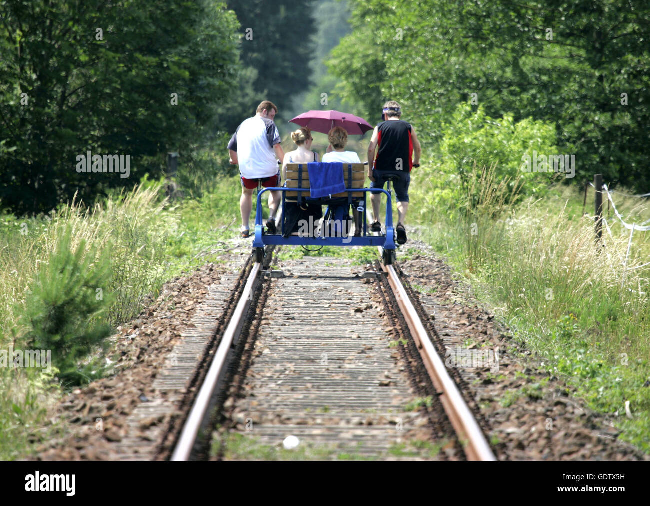 Rail cycle draisine -Fotos und -Bildmaterial in hoher Auflösung – Alamy