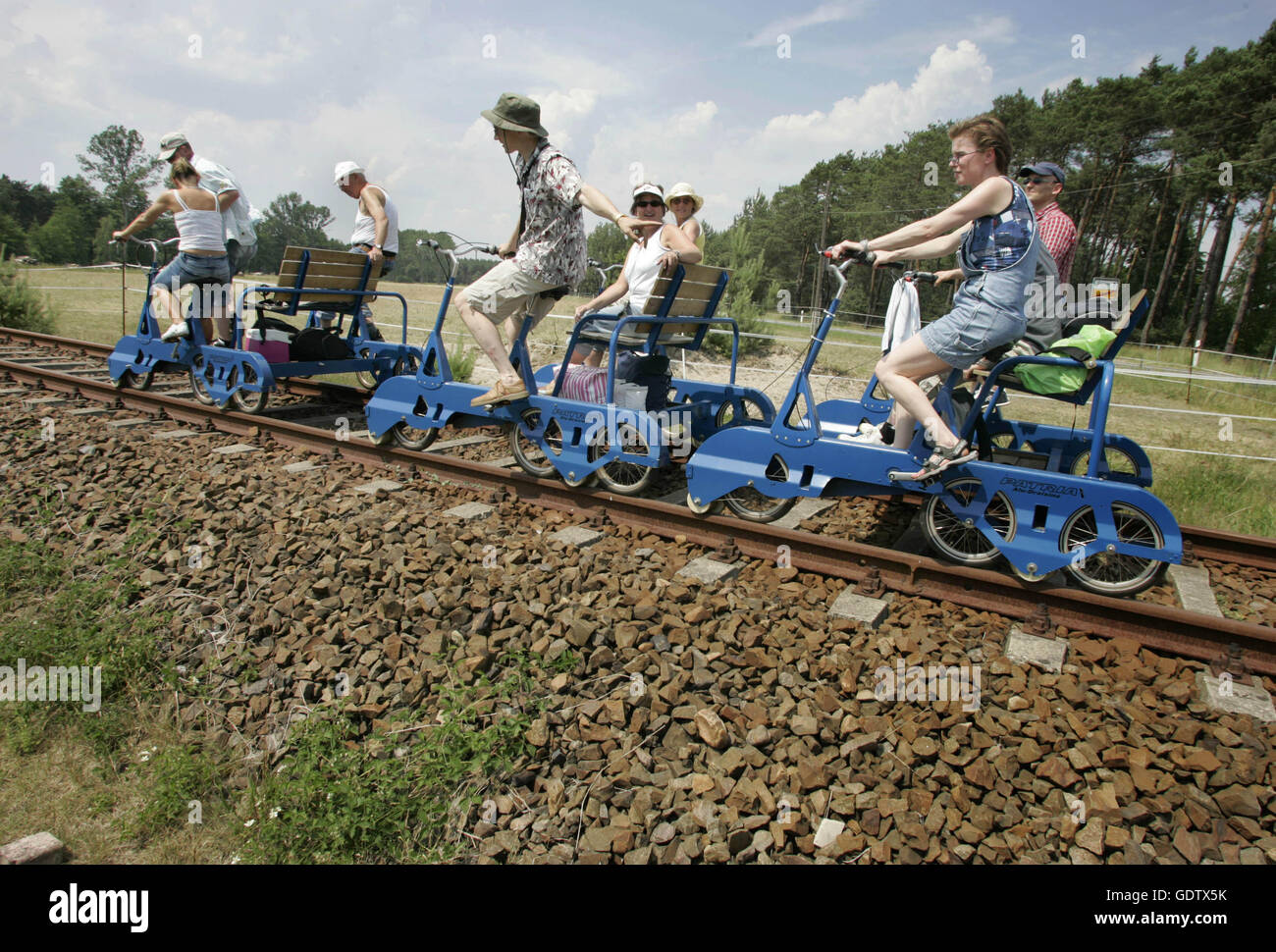 Draisine fahren -Fotos und -Bildmaterial in hoher Auflösung – Alamy