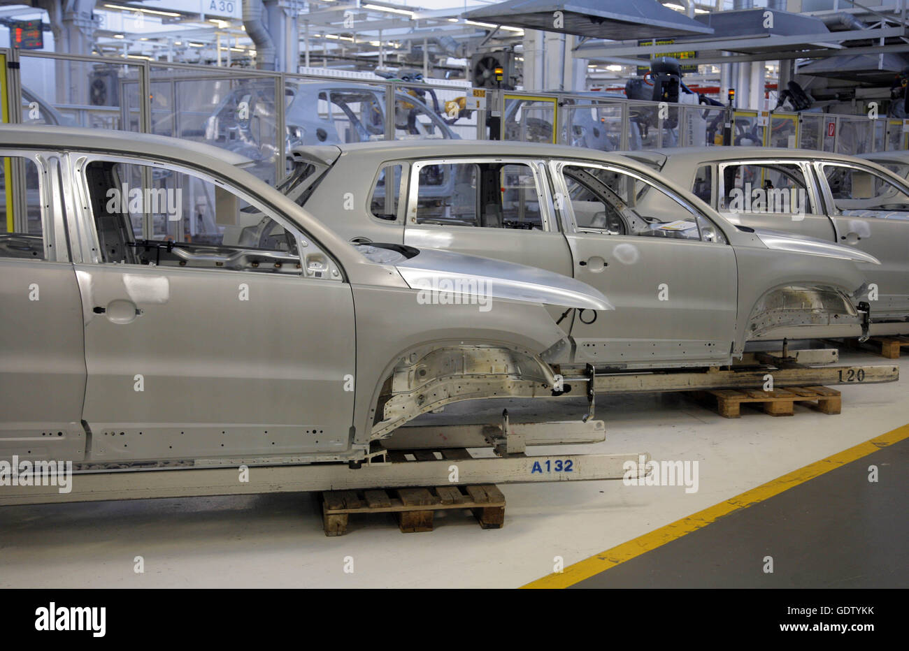 Vw assembly line -Fotos und -Bildmaterial in hoher Auflösung - Seite 3 ...
