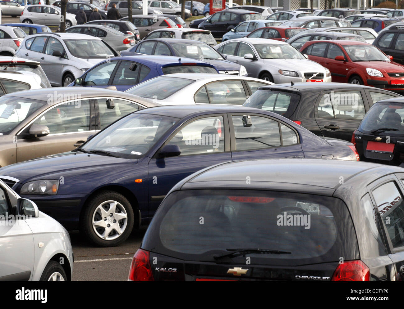 Gebrauchtwagen im angebot -Fotos und -Bildmaterial in hoher Auflösung ...