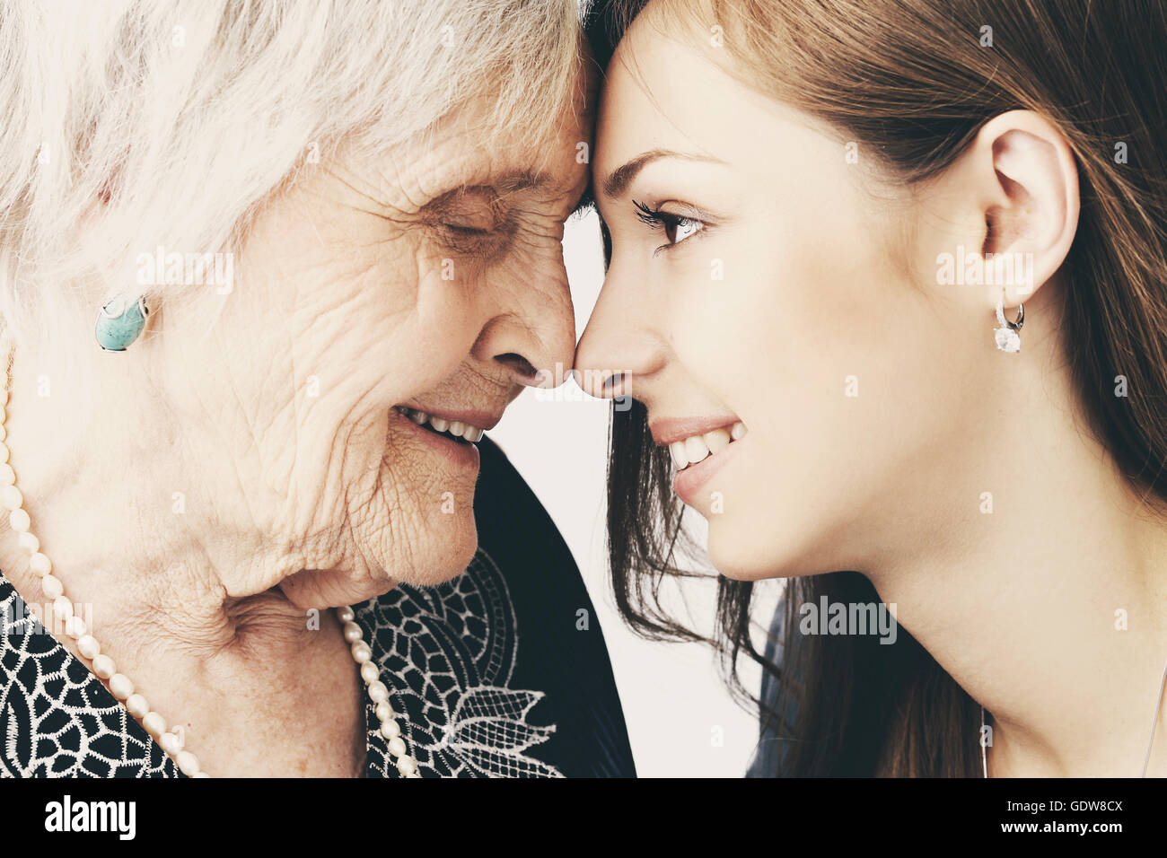 Schöne oma -Fotos und -Bildmaterial in hoher Auflösung - Seite 3 - Alamy