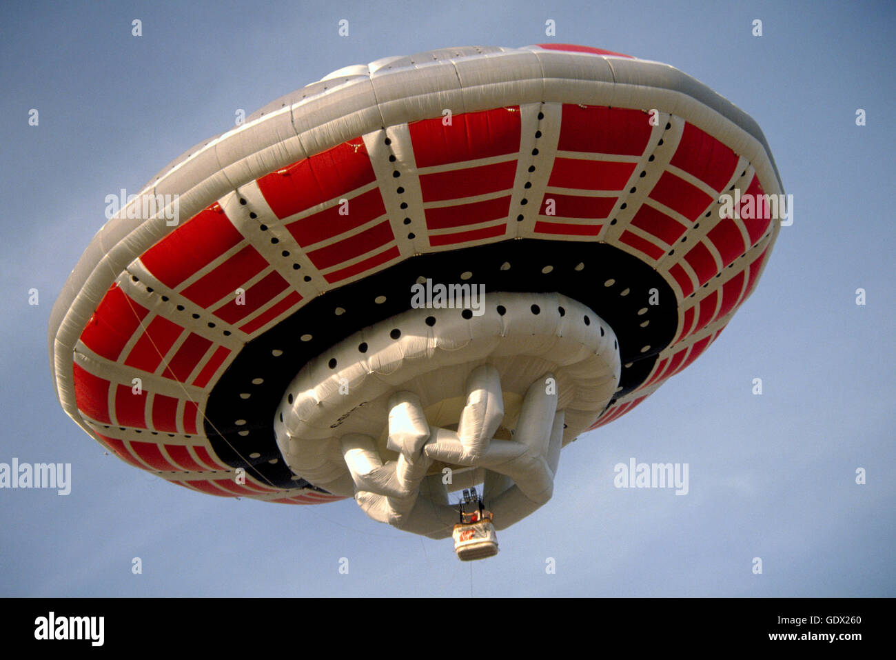 Flying Special Shape Hot Air Stockfotos und -bilder Kaufen - Alamy