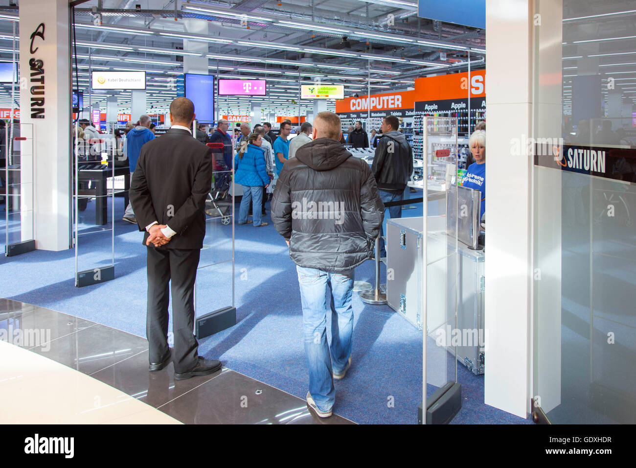 Saturn center berlin -Fotos und -Bildmaterial in hoher Auflösung – Alamy