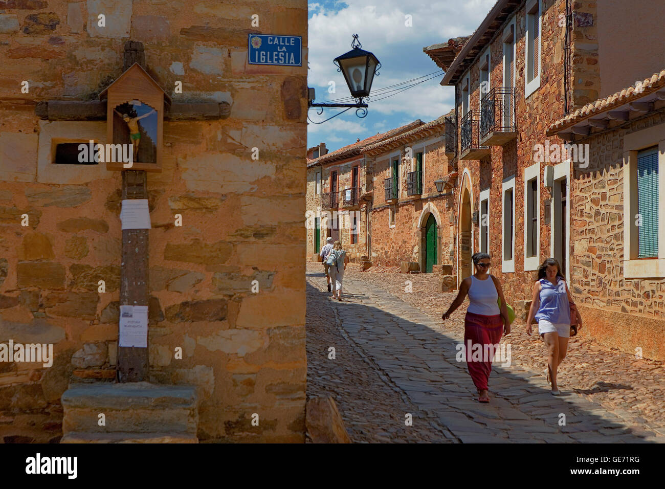 Frauen gekreuzigt werden -Fotos und -Bildmaterial in hoher Auflösung – Alamy