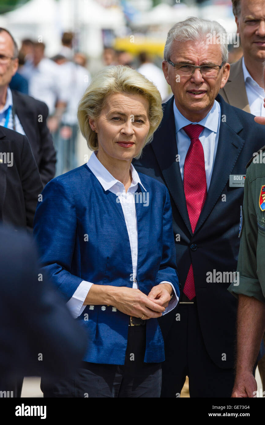 Verteidigungsminister von deutschland -Fotos und -Bildmaterial in hoher Auflösung – Alamy