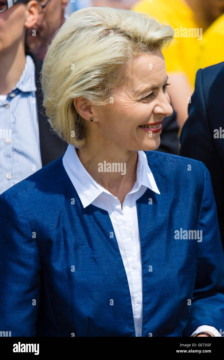 Verteidigungsminister von deutschland -Fotos und -Bildmaterial in hoher Auflösung – Alamy