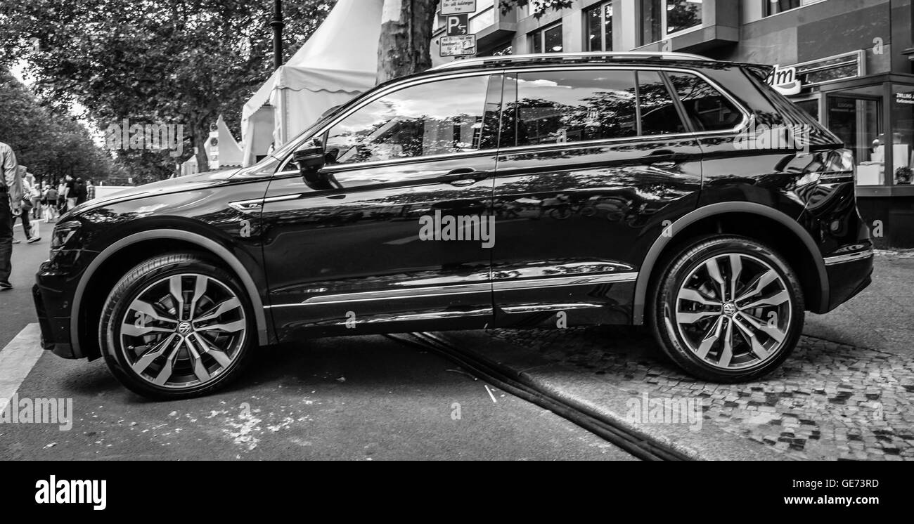 Old Volkswagen Tiguan