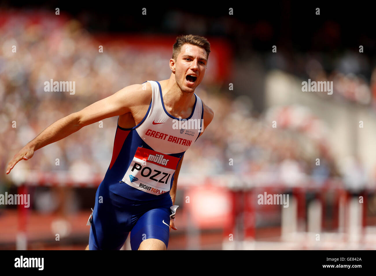 Der Brite Andrew Pozzi gewinnt Erhitzen einer 110m Hürden tagsüber zwei ...