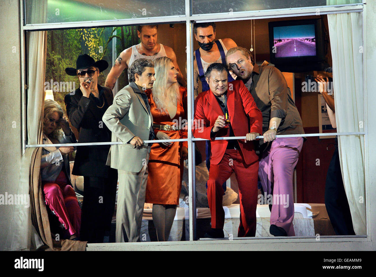 HANDOUT - "Das Rheingold", Foto-Probe ab 2016, 2. Akt: Caroline ...