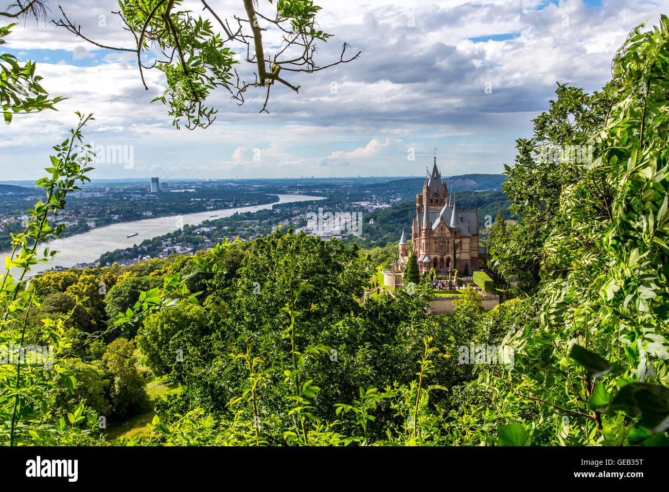 Drachenfels burgruine und drachenburg -Fotos und -Bildmaterial in hoher ...