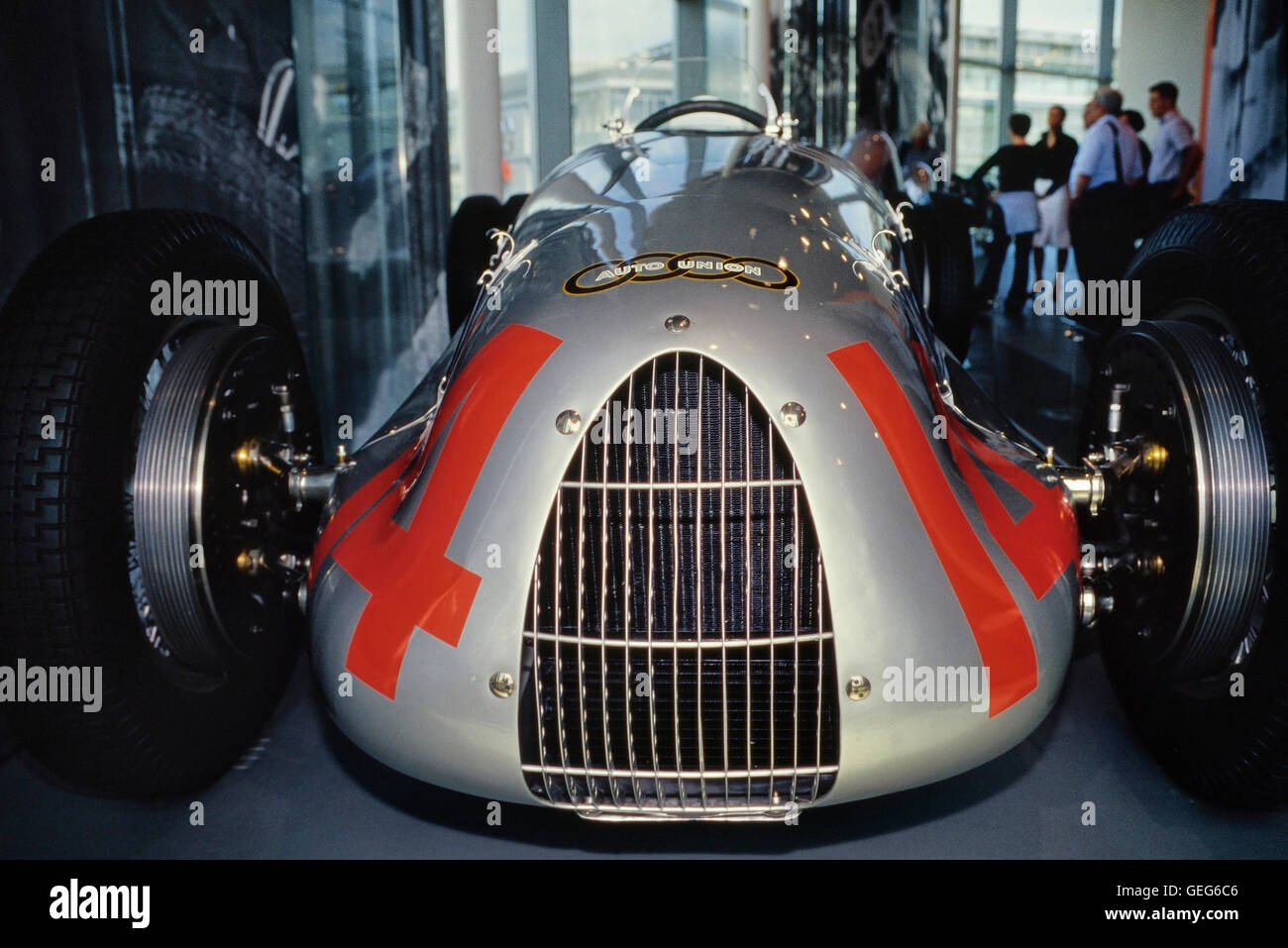 Ein 1939 Auto Union Typ c/d Rennwagen im Audi Forum & Museum in ...