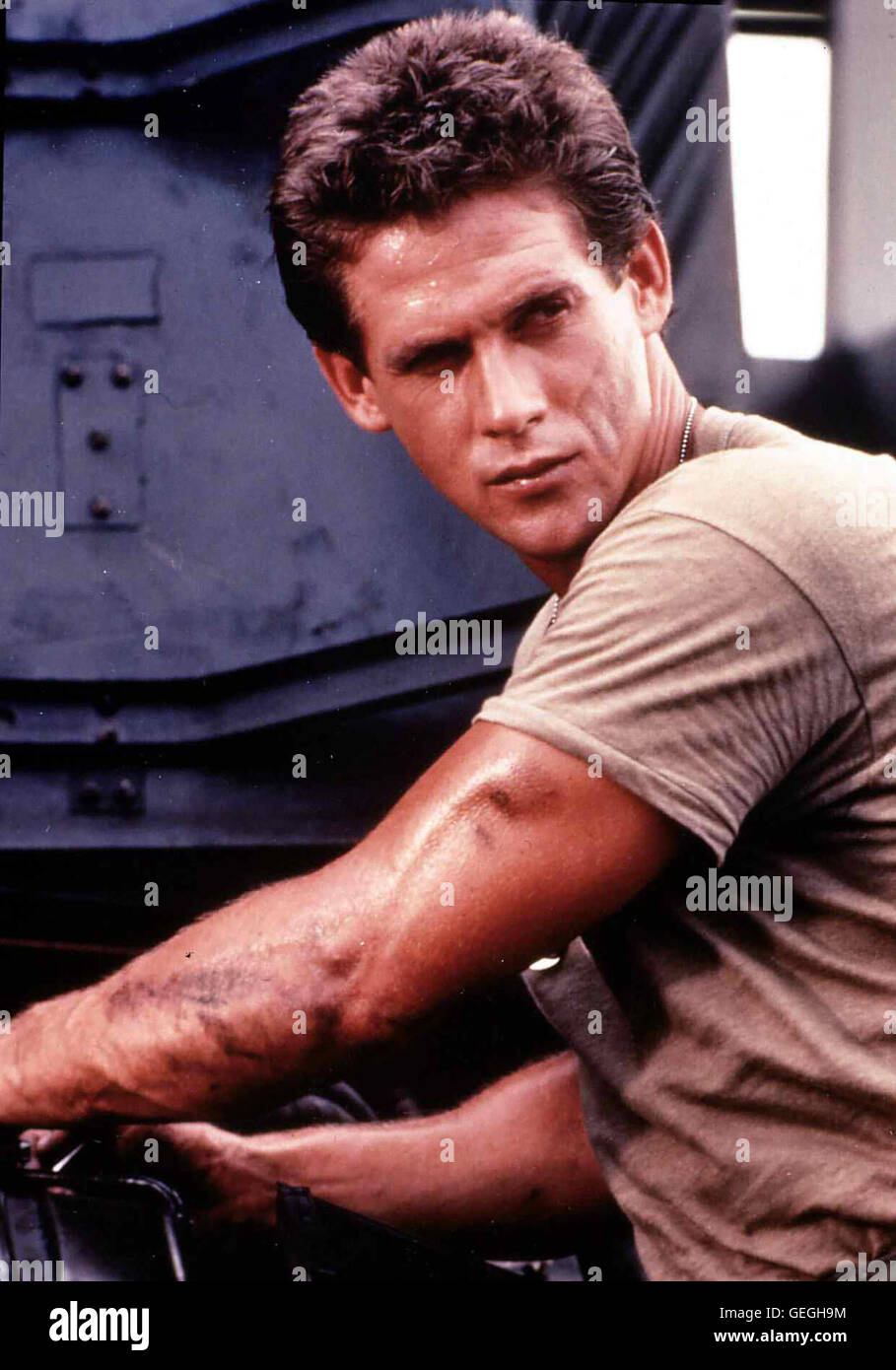 Michael Dudikoff Der G.I Joe Amstrong (Michael Dudukoff) entdeckt in ...