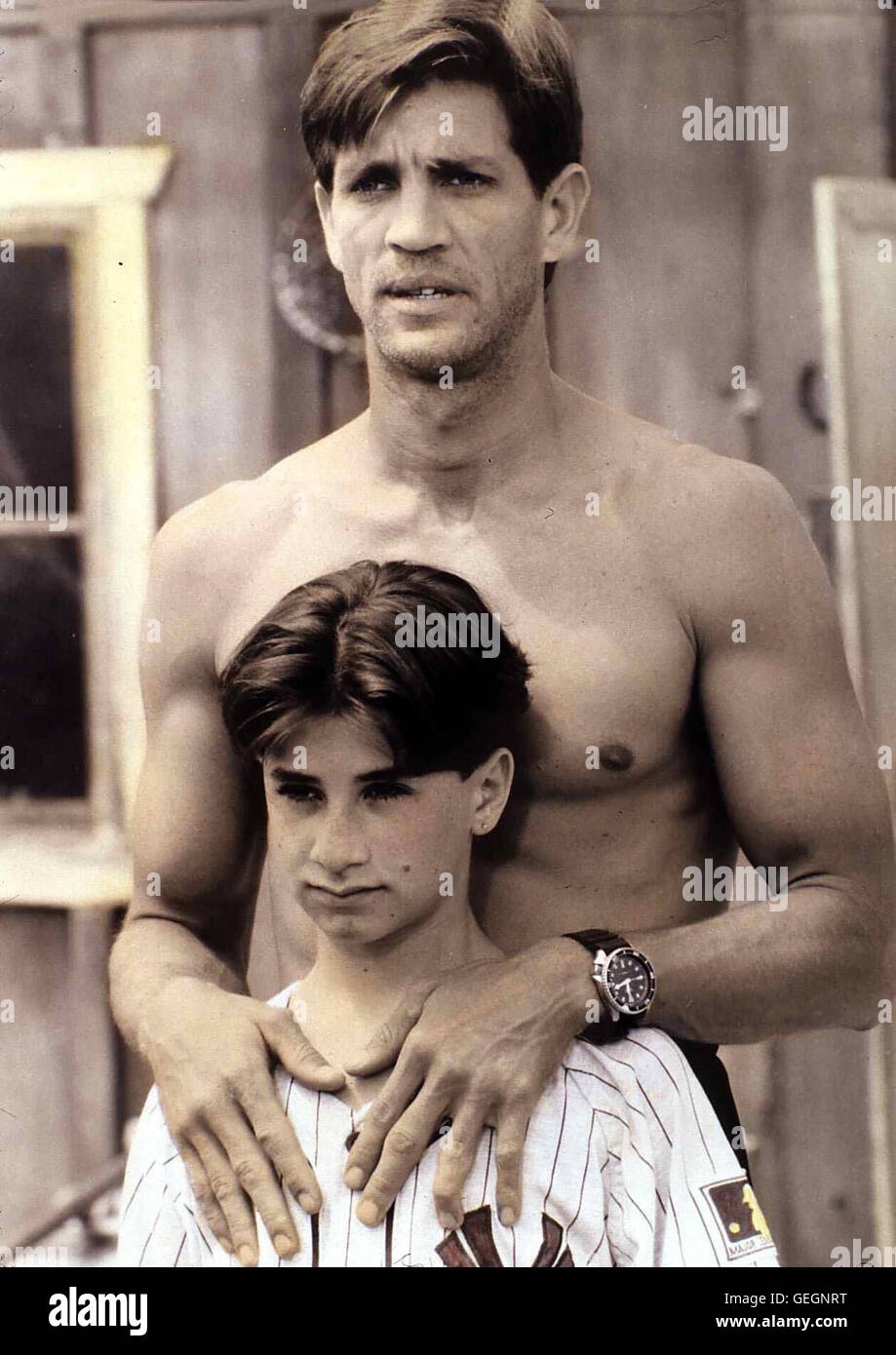 Eric Roberts, Edan Gross Alex Grady (E. Roberts, h) ist der Leiter der ...