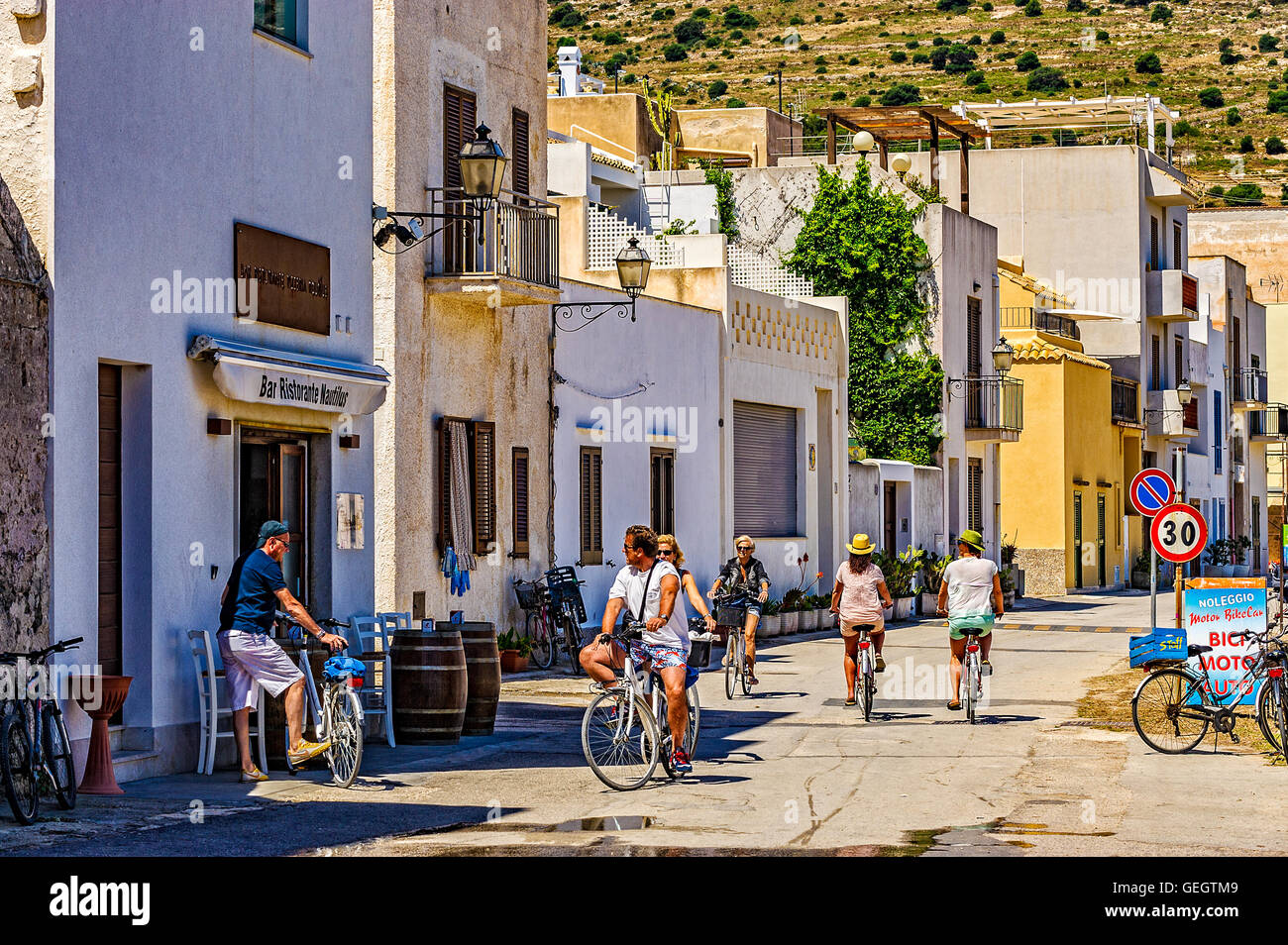 Villaggio amendola -Fotos und -Bildmaterial in hoher Auflösung – Alamy