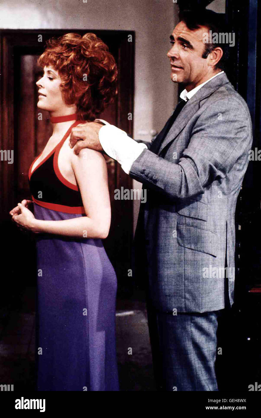 Sean Connery, Jill St. John In Seiner Freizeit Vergnuegt Sich James Bond (Sean Connery) Mit ...