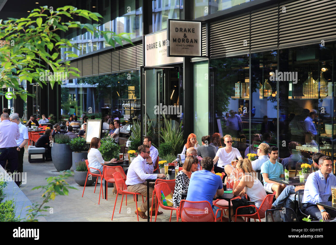 Drake und morganbar -Fotos und -Bildmaterial in hoher Auflösung – Alamy