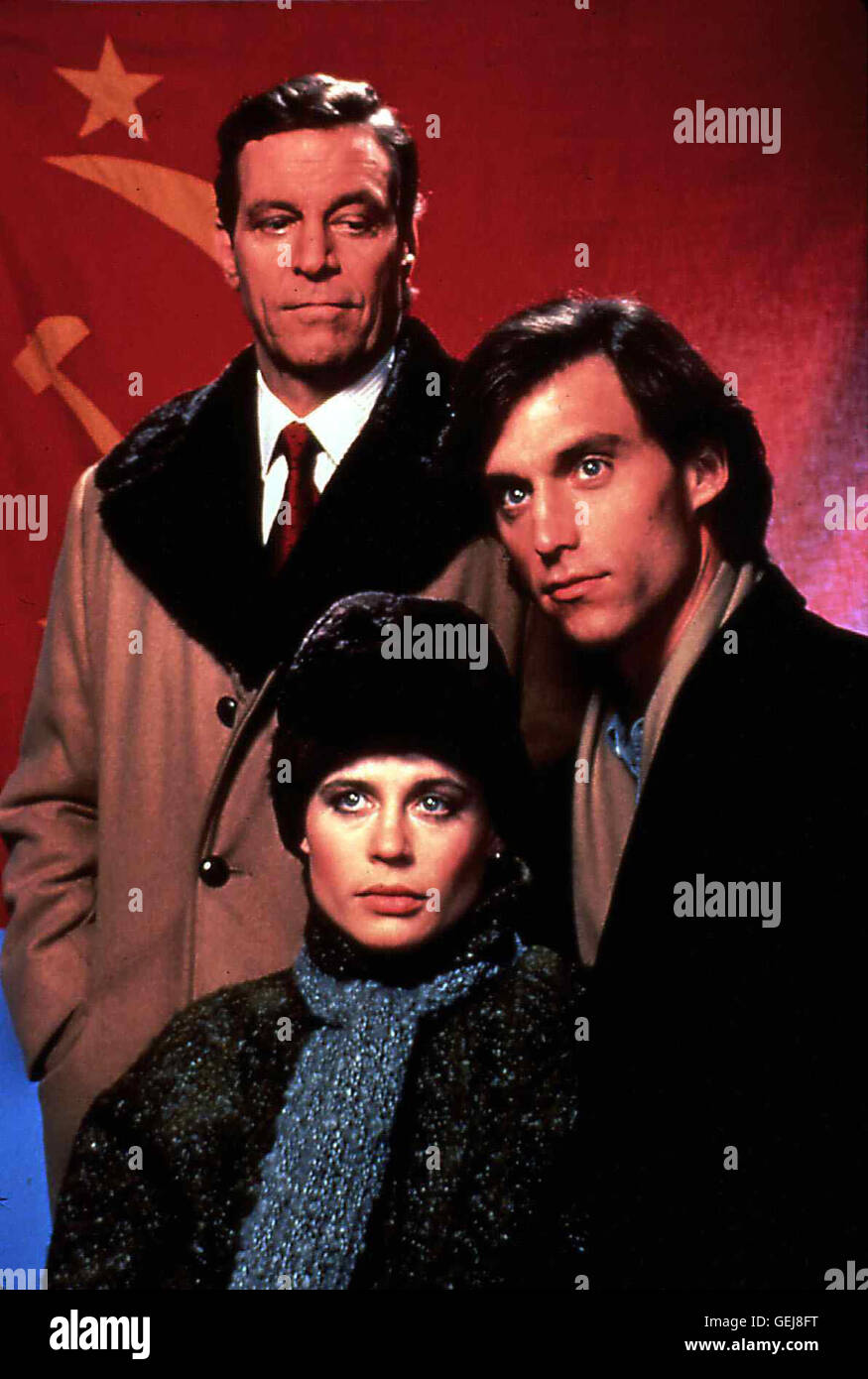 Oberst Viktor Khudenko (James Franciscus, l), Elena (Linda Hamilton ...